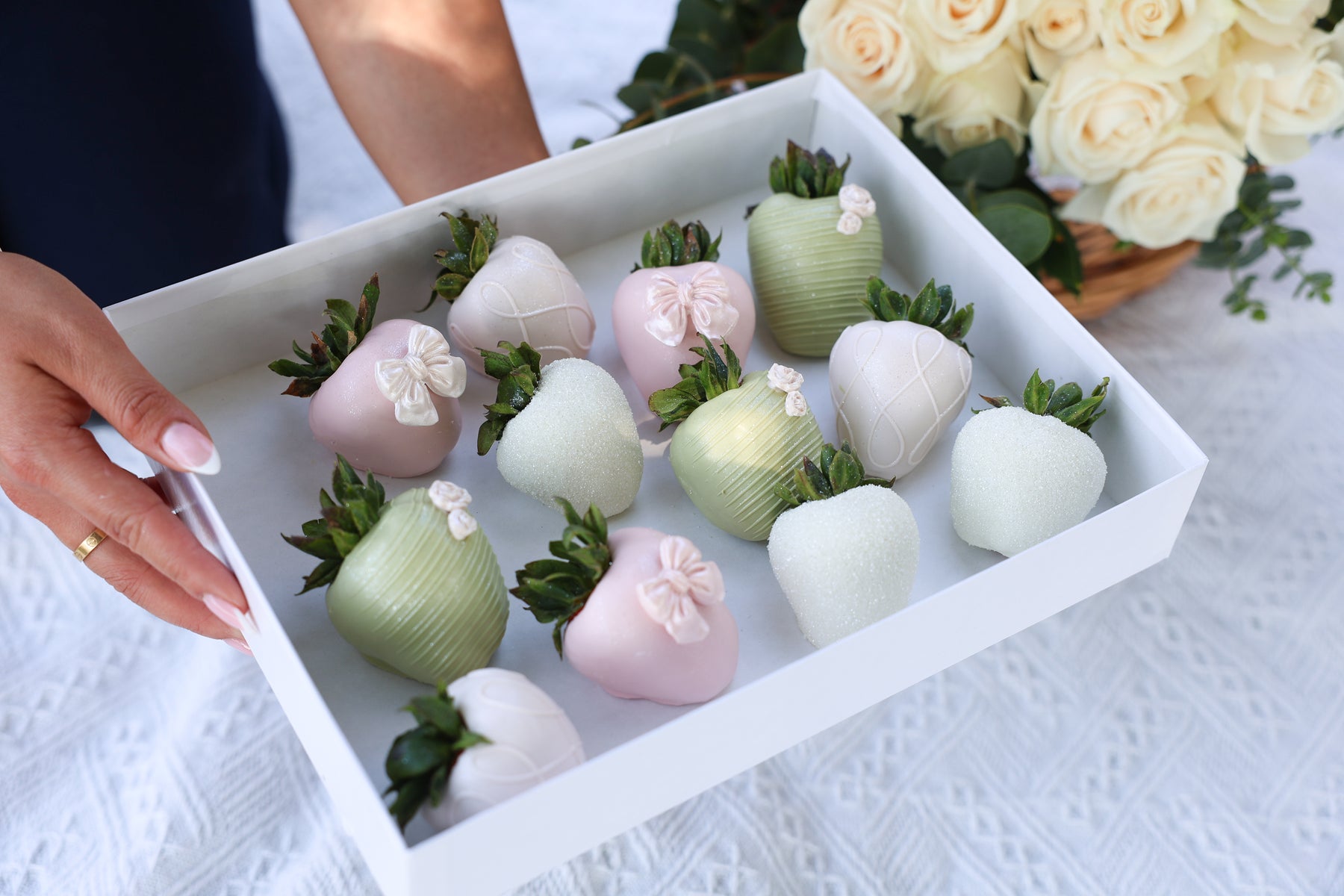 Heavenly Chocholate-Covered Strawberries (Dozen) | Luxe Bites